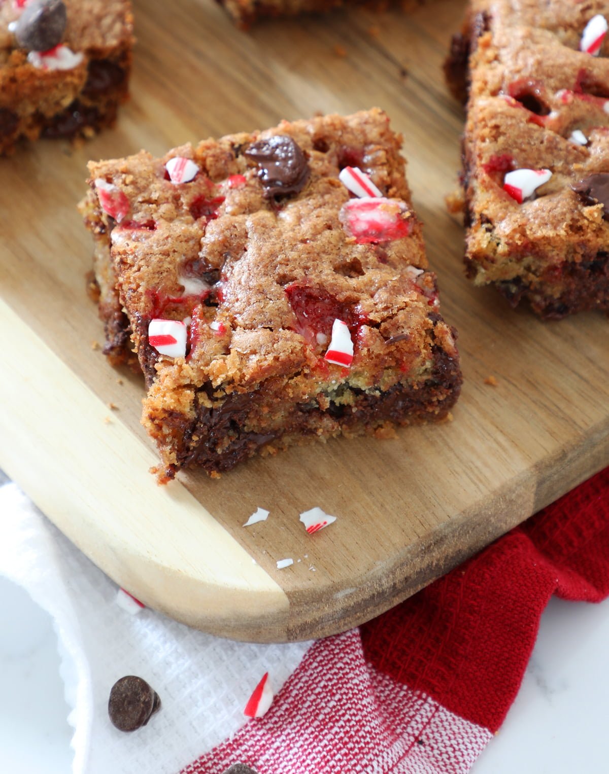 Peppermint Chocolate Chip Cookie Bars - Weekend Craft