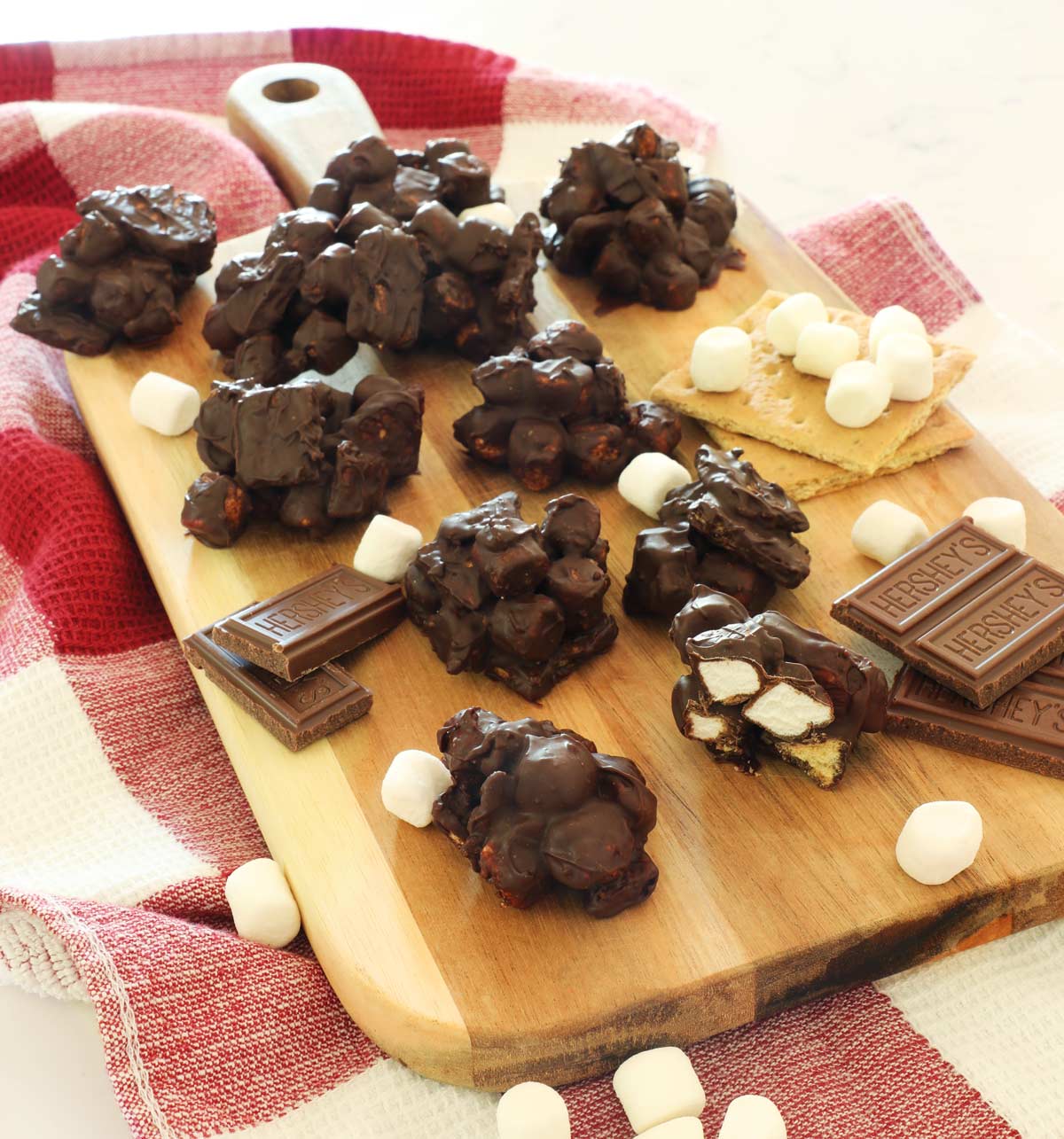S'mores Snack Mix (S'mores Bites) - Weekend Craft