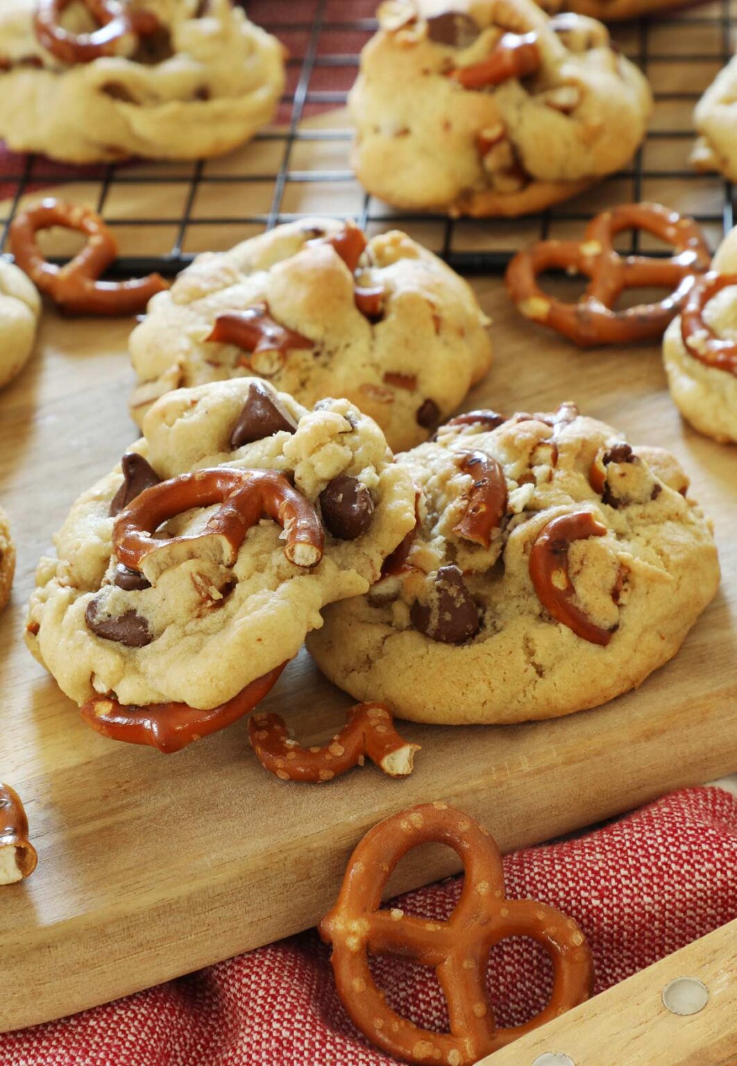 Chocolate Chip Pretzel Cookies - Weekend Craft